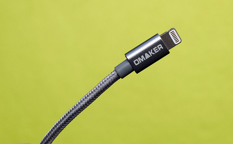 両側とも表裏を気にせず挿せる!Omaker耐久性Lightningケーブル - PCまなぶ
