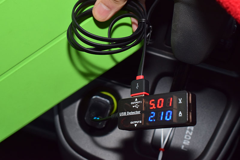 AndroidもiOSも最速充電!Omaker USBカーチャージャー - PCまなぶ