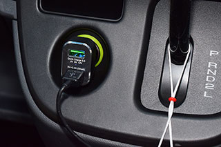 AndroidもiOSも最速充電!Omaker USBカーチャージャー - PCまなぶ